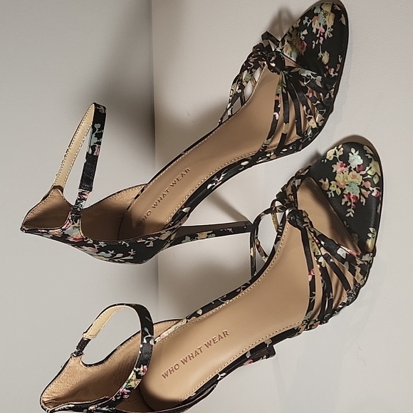 Who What Wear | Shoes | Black Satin Foral Heeled Sandals 75 | Poshmark